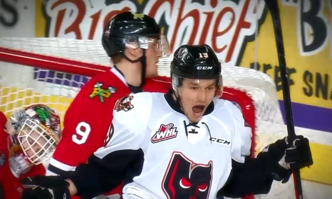 Sights & Sounds - Hitmen clip Hawks - Calgary Hitmen