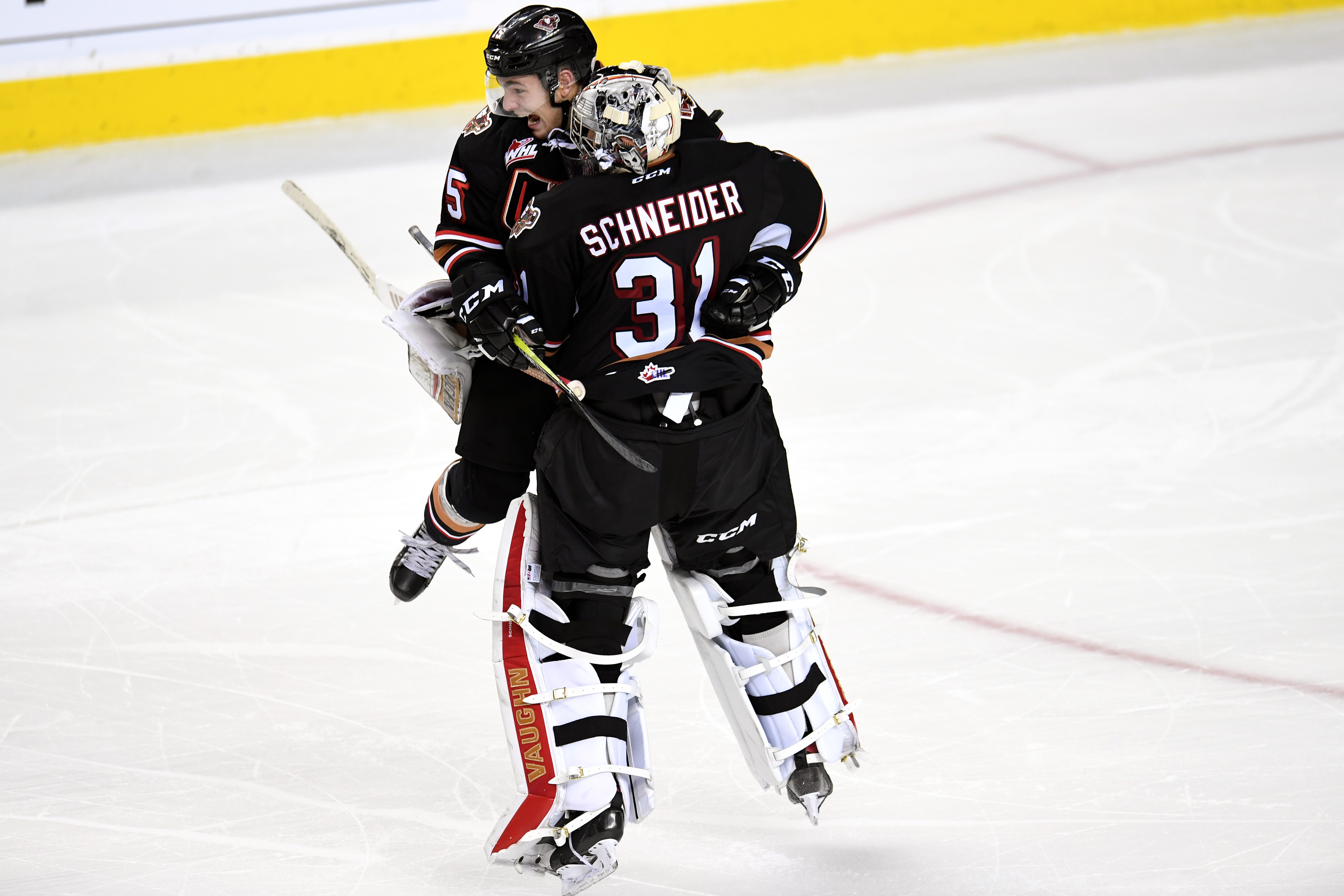 Photo Gallery: Hitmen vs Cougars - Calgary Hitmen