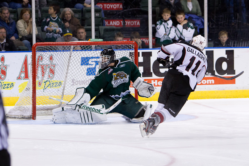 Lotz stars in shootout loss to Giants - Everett Silvertips