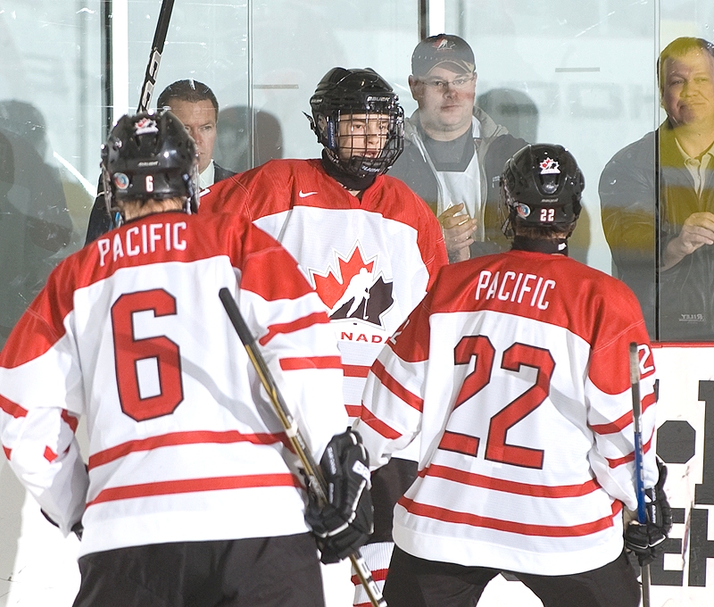 TEAM PACIFIC DOWNS CZECHS, NOW 2-0 - Everett Silvertips