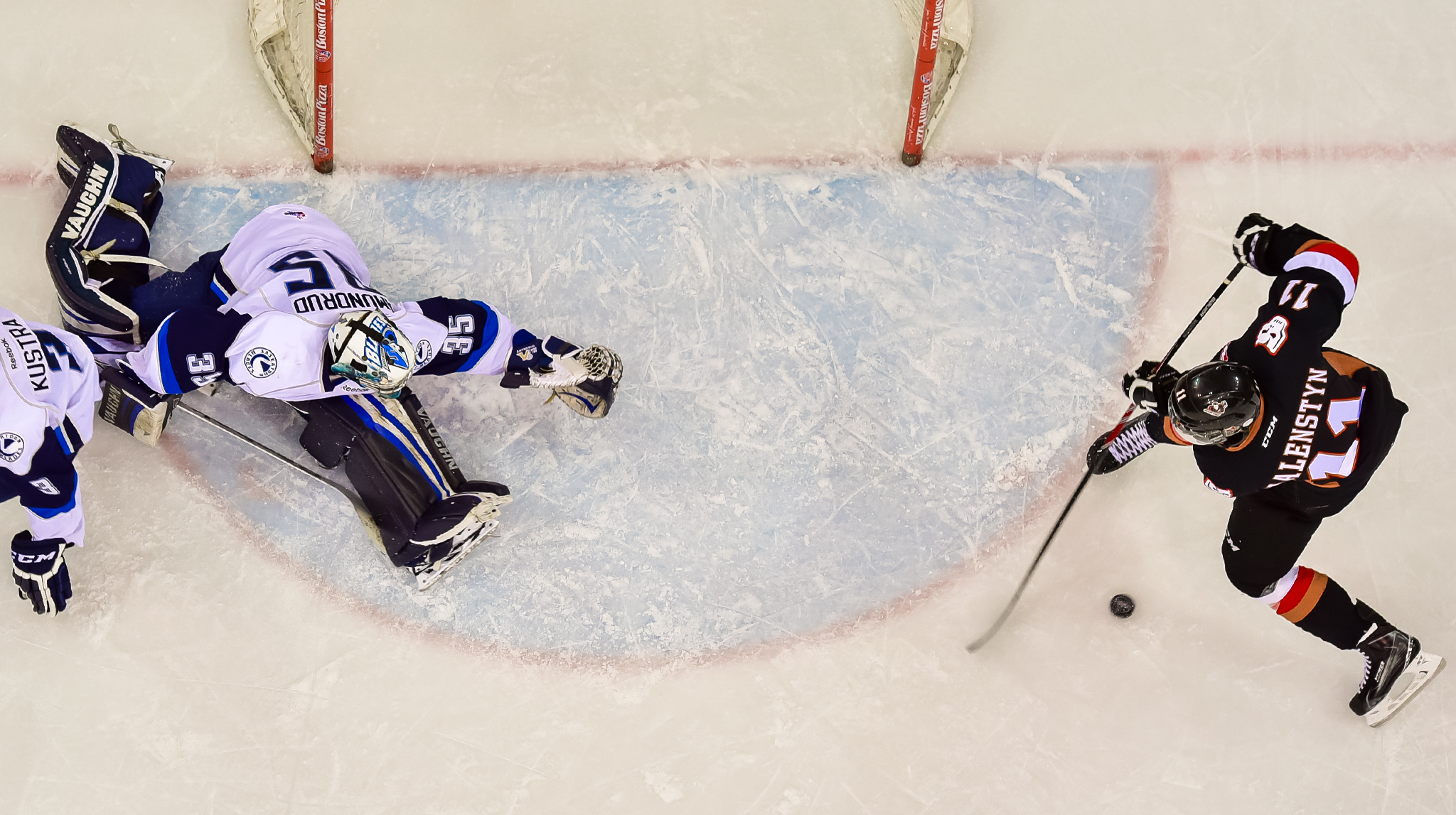 Hitmen roll over Blades - Saskatoon Blades