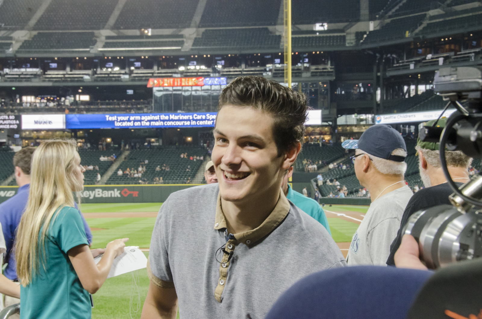 Thunderbirds First Pitch - Seattle Thunderbirds
