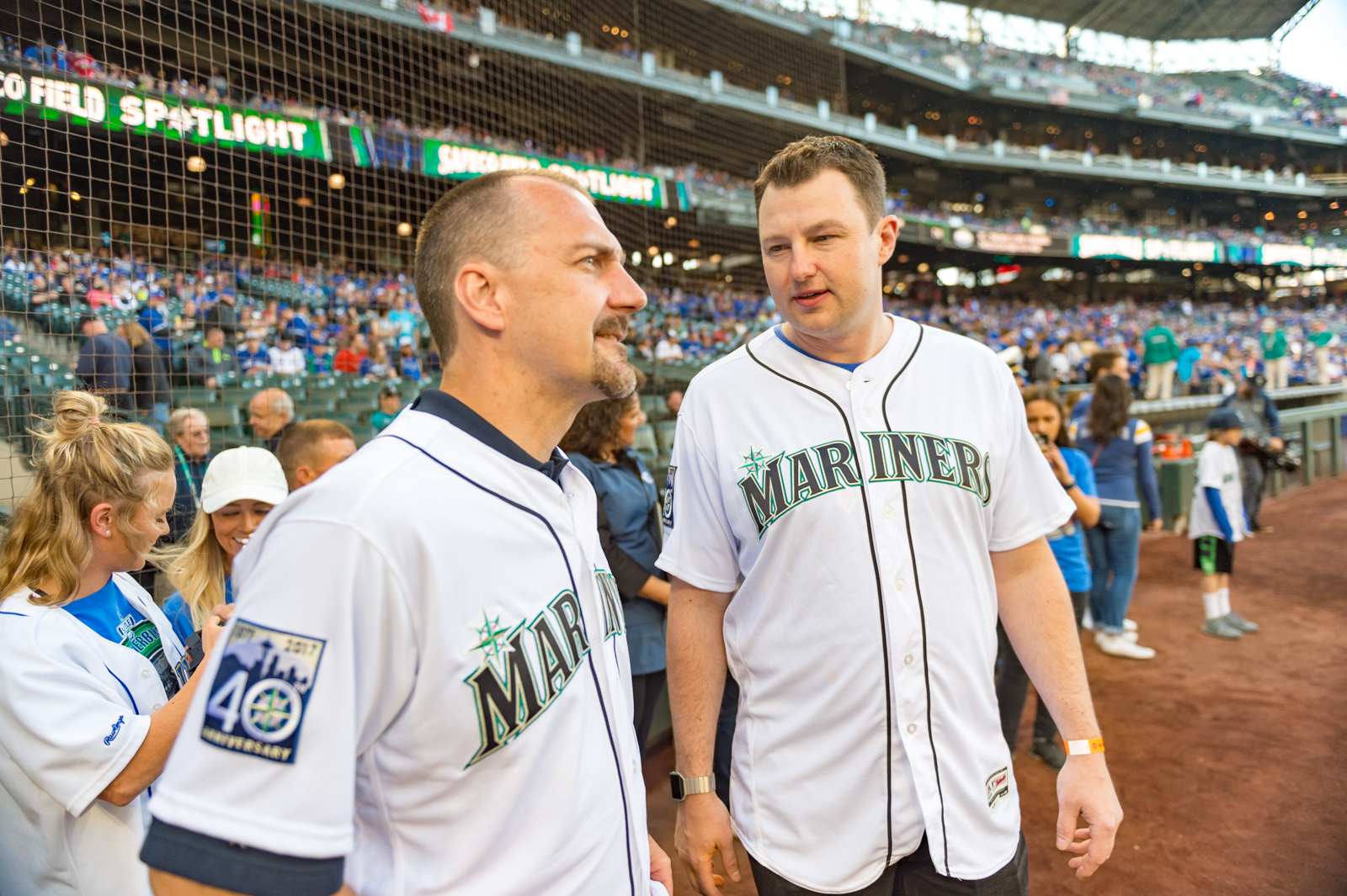 Thunderbirds' coach Konowalchuk throws ceremonial pitch at Mariners ...