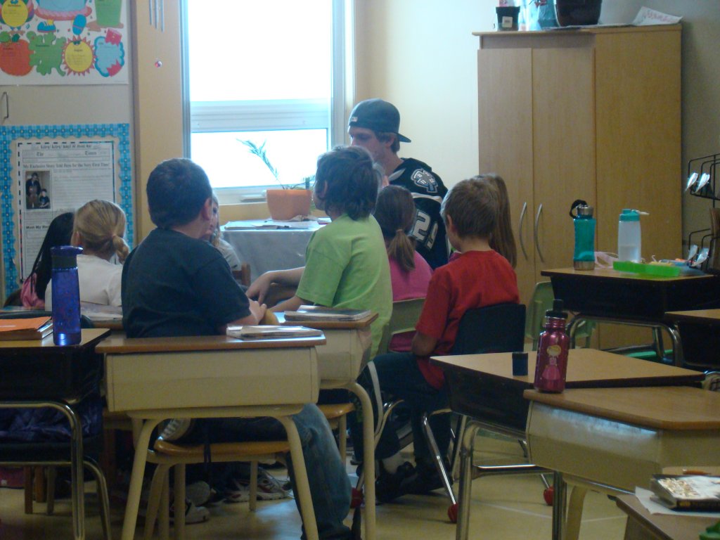 Bronco Players Read to St. Pat's Students - Swift Current Broncos