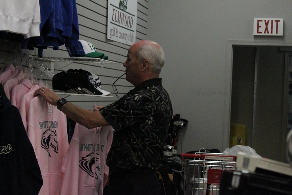 Christmas Store at Mall - Swift Current Broncos