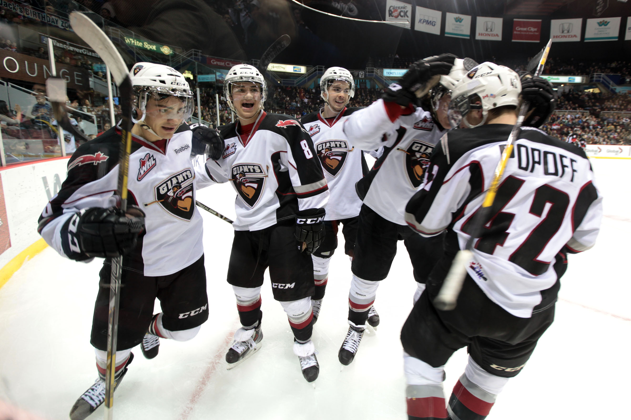 Giants Win Second Game in Two Nights With a 5-2 Victory Over the ...