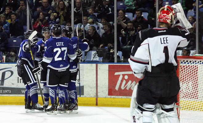 ROYALS WIN FIGHT WITH GIANTS - Victoria Royals