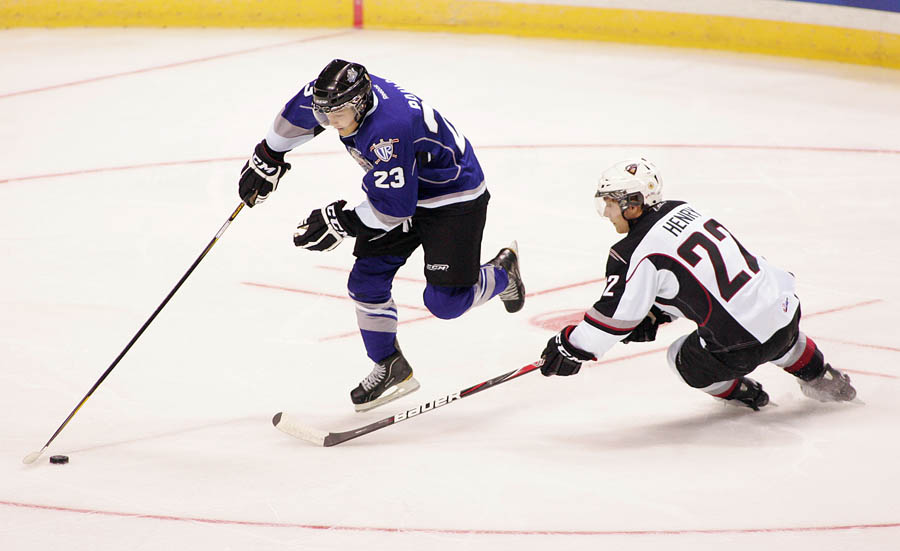 ROYALS AND THEIR FANS IN FOR A GIANT OF A WEEKEND - Victoria Royals