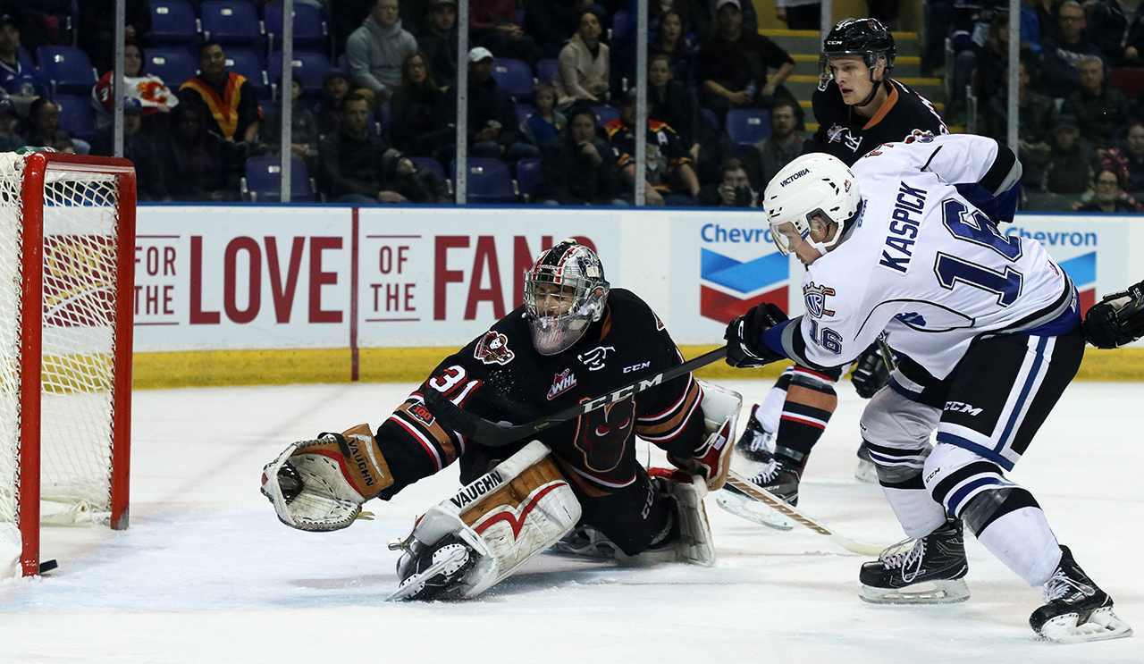 ROYALS TRIUMPH OVER HITMEN - Victoria Royals
