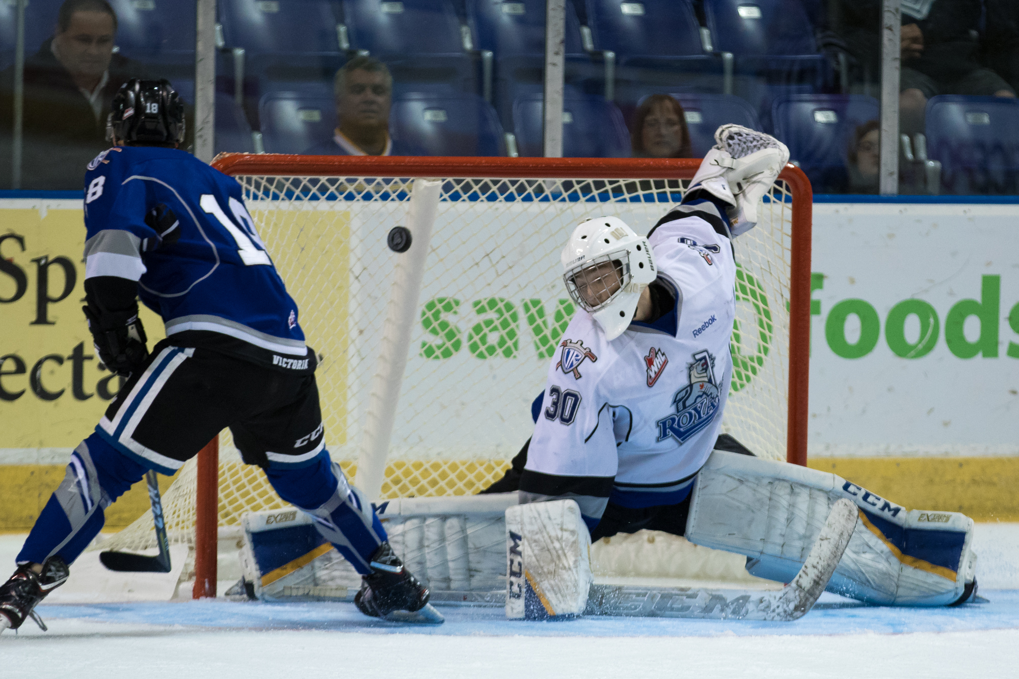 ROYALS' BLUE SHOOT OUT AN INTRA-SQUAD WIN - Victoria Royals