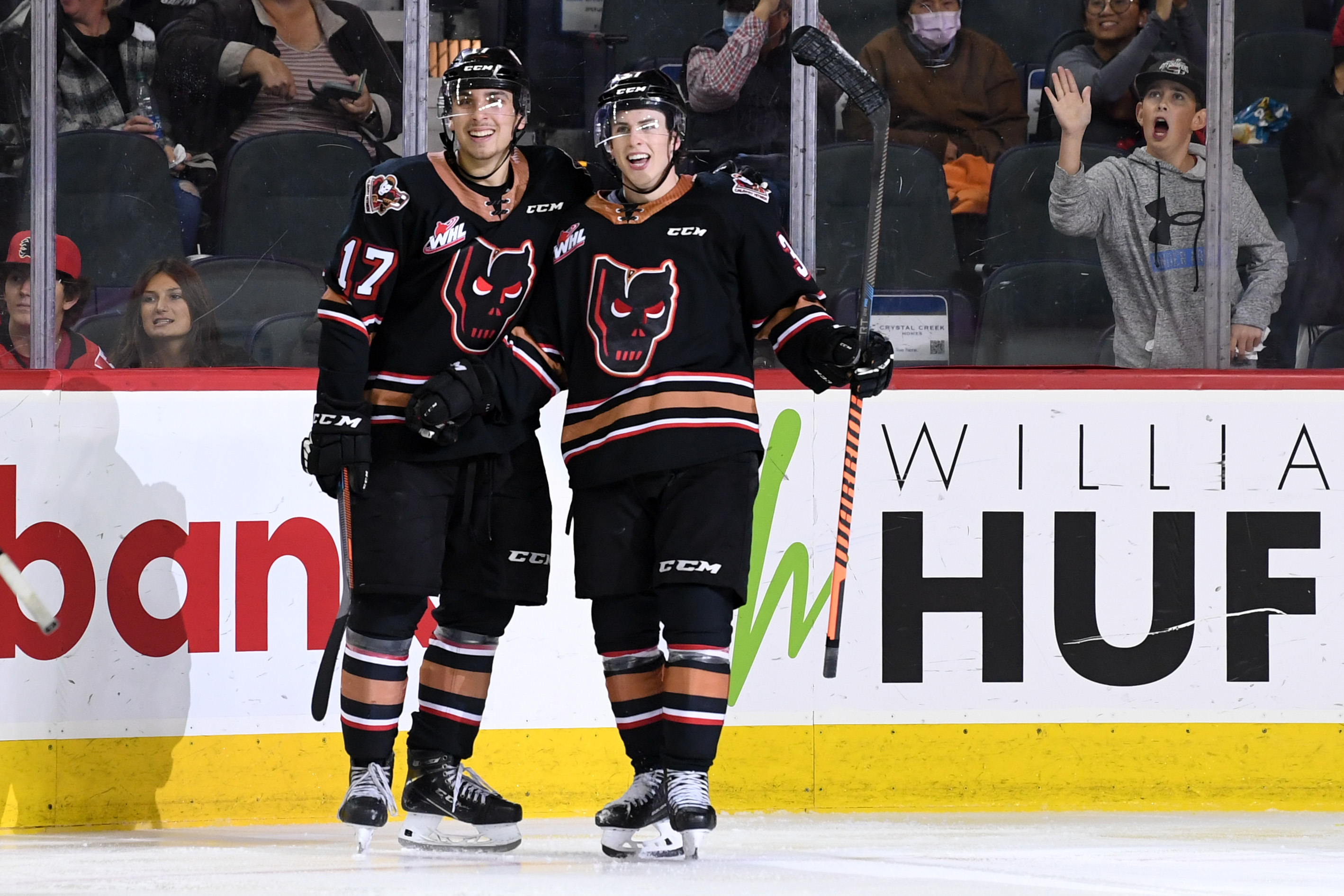 HITMEN DEFEAT PATS IN HIGH SCORING GAME - Calgary Hitmen