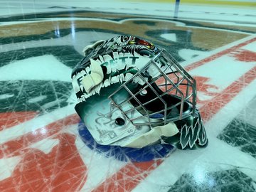 GALLERY // Dustin Wolf's New Tips Mask, Unveiled - Everett Silvertips