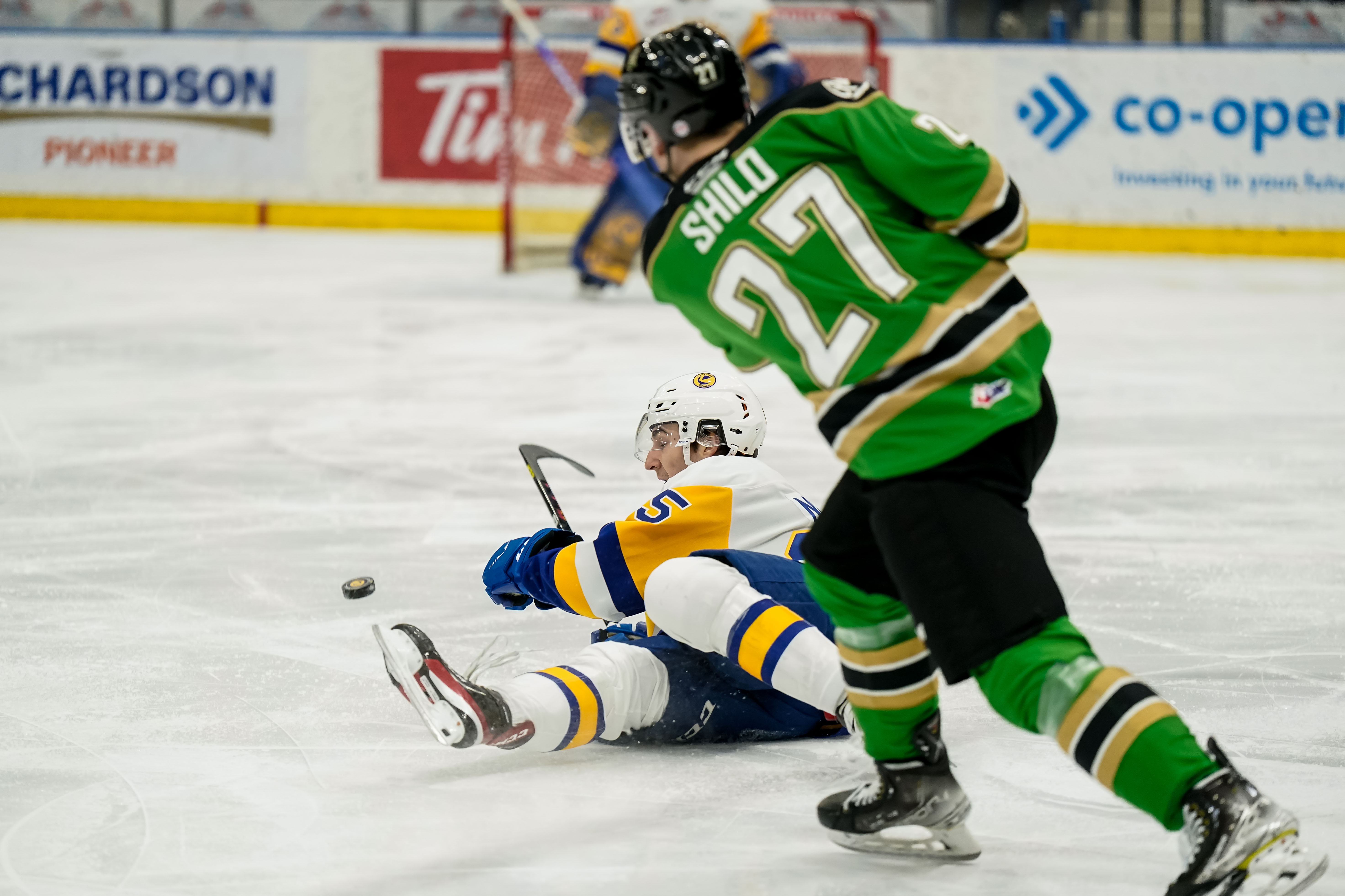 Blades split home-and-home weekend, edged by Raiders - Saskatoon Blades