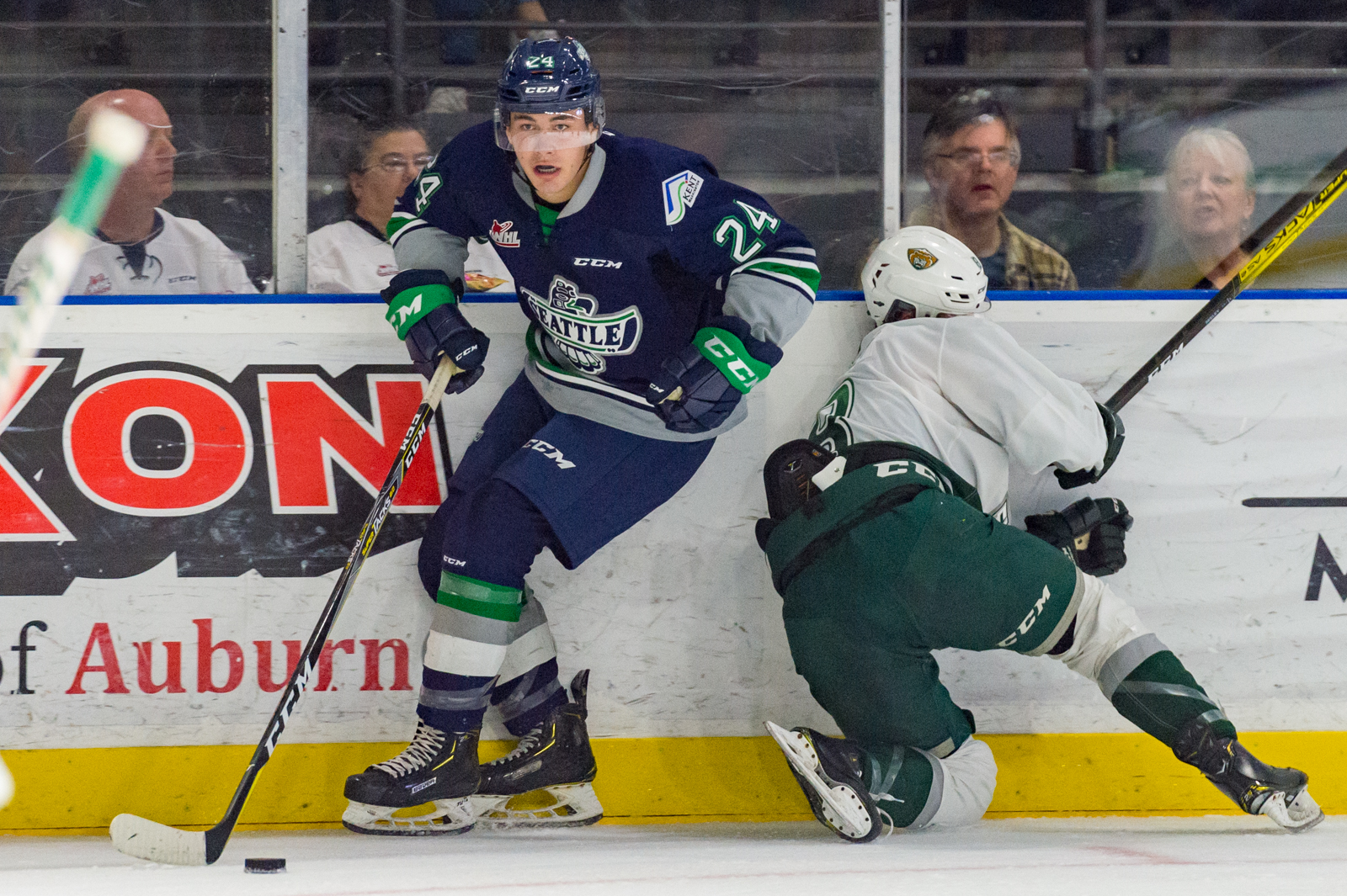 Morozoff Pots Two In Debut For T-Birds Victory - Seattle Thunderbirds