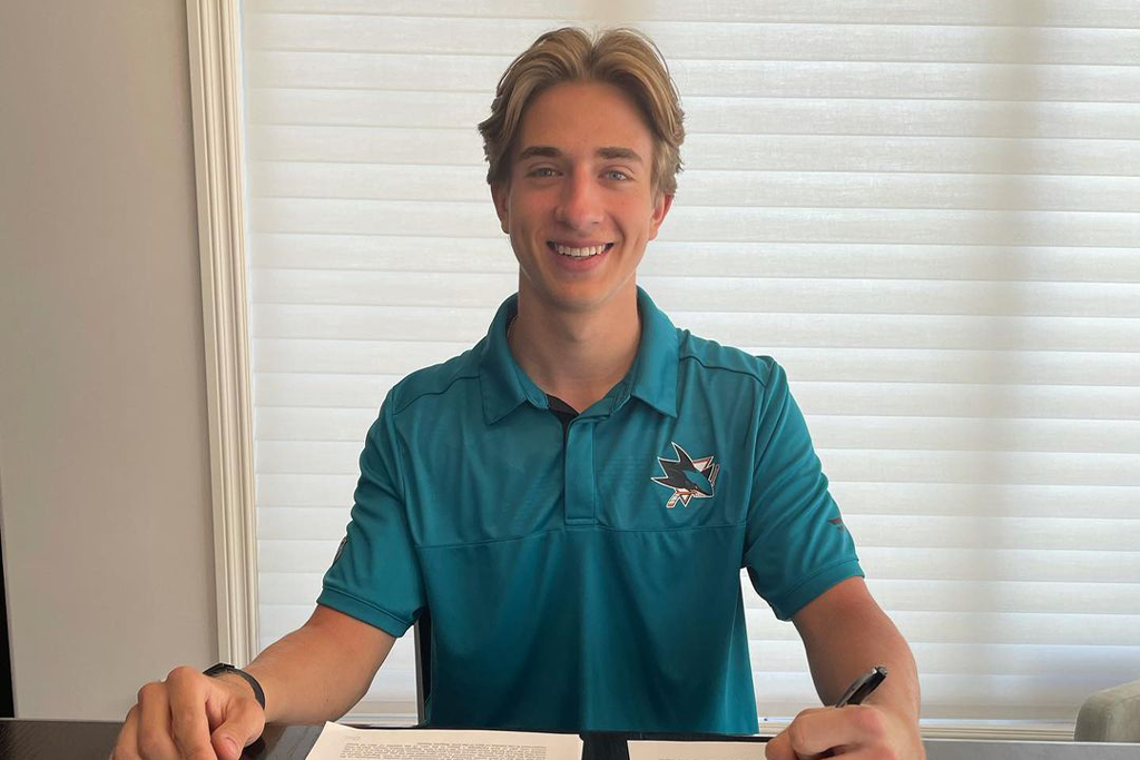 Royals’ Gannon Laroque signs entry-level deal with San Jose Sharks ...